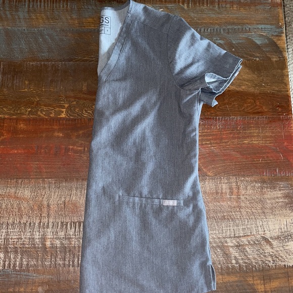 Figs | Other | Womens Figs Casma Scrub Top Graphite | Poshmark